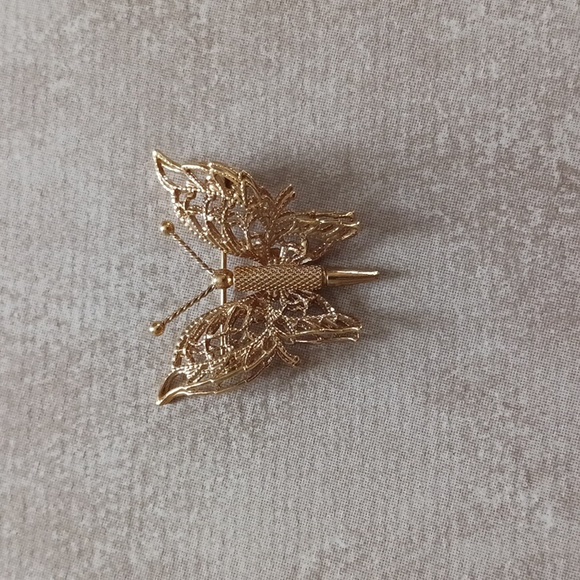 Monet | Jewelry | Vintage Monet Gold Tone Broochpin | Poshmark